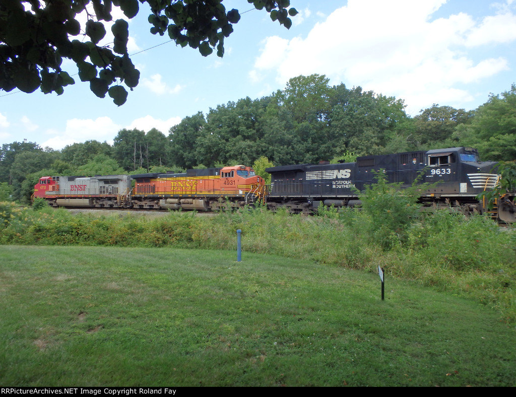 BNSF 4712 BNSF 4931 NS 9633